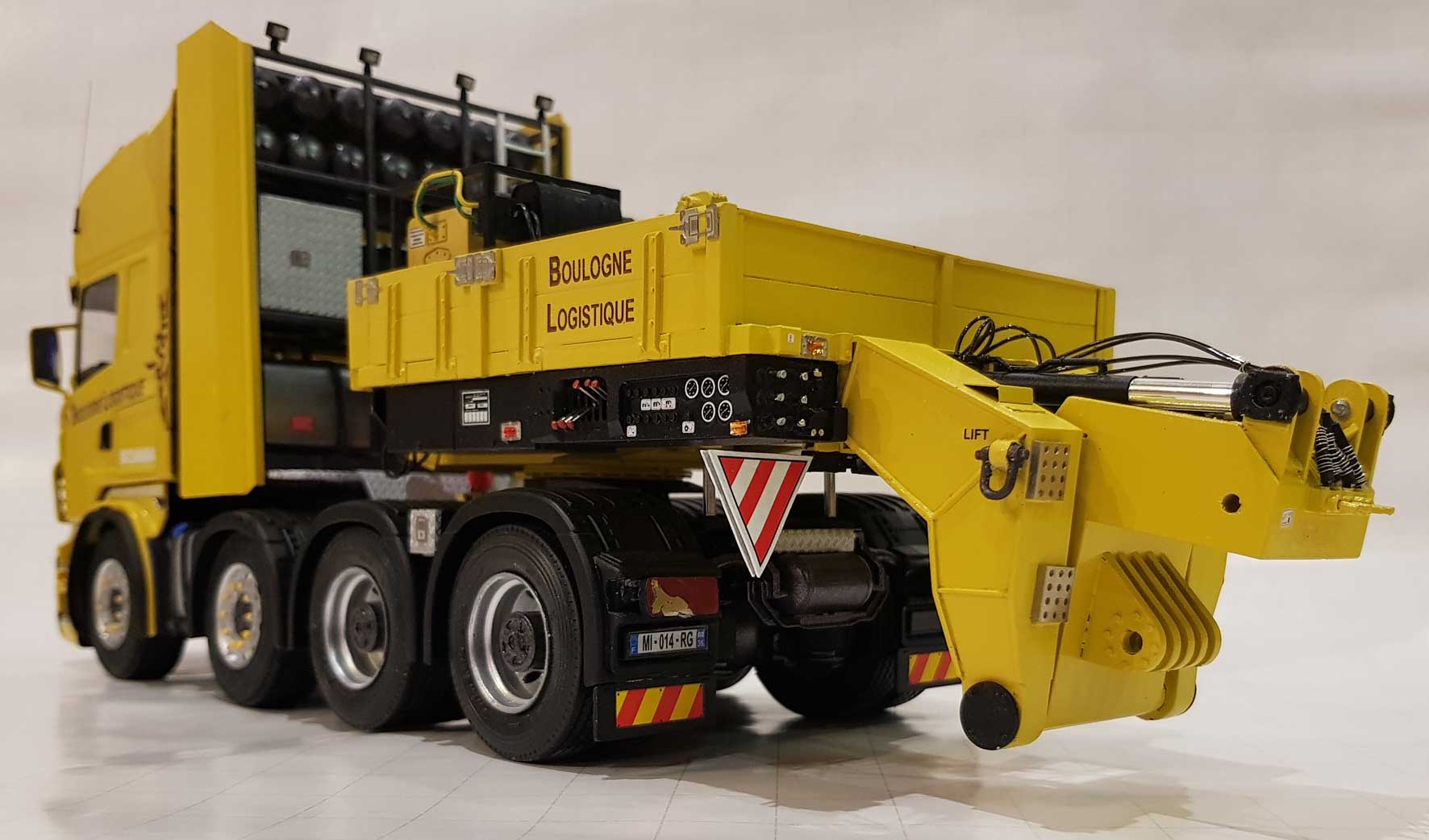 Scania 8×4 Heavy Haul – Scale Model Trucks
