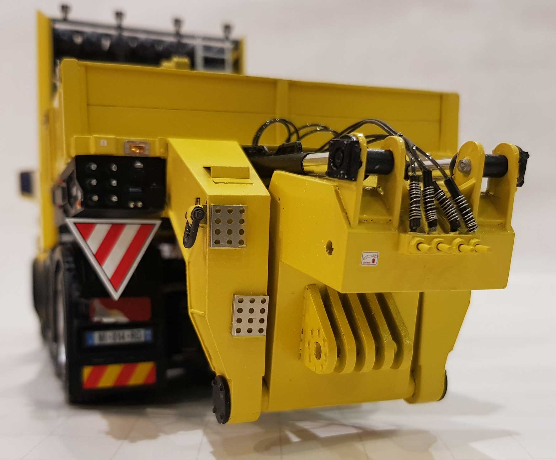 Scania 8×4 Heavy Haul – Scale Model Trucks