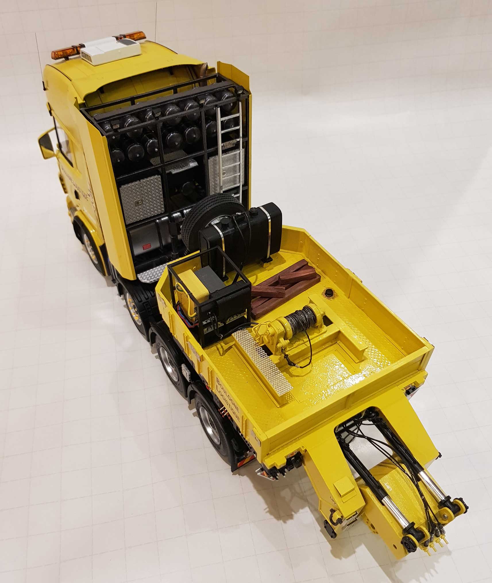 Scania 8×4 Heavy Haul – Scale Model Trucks